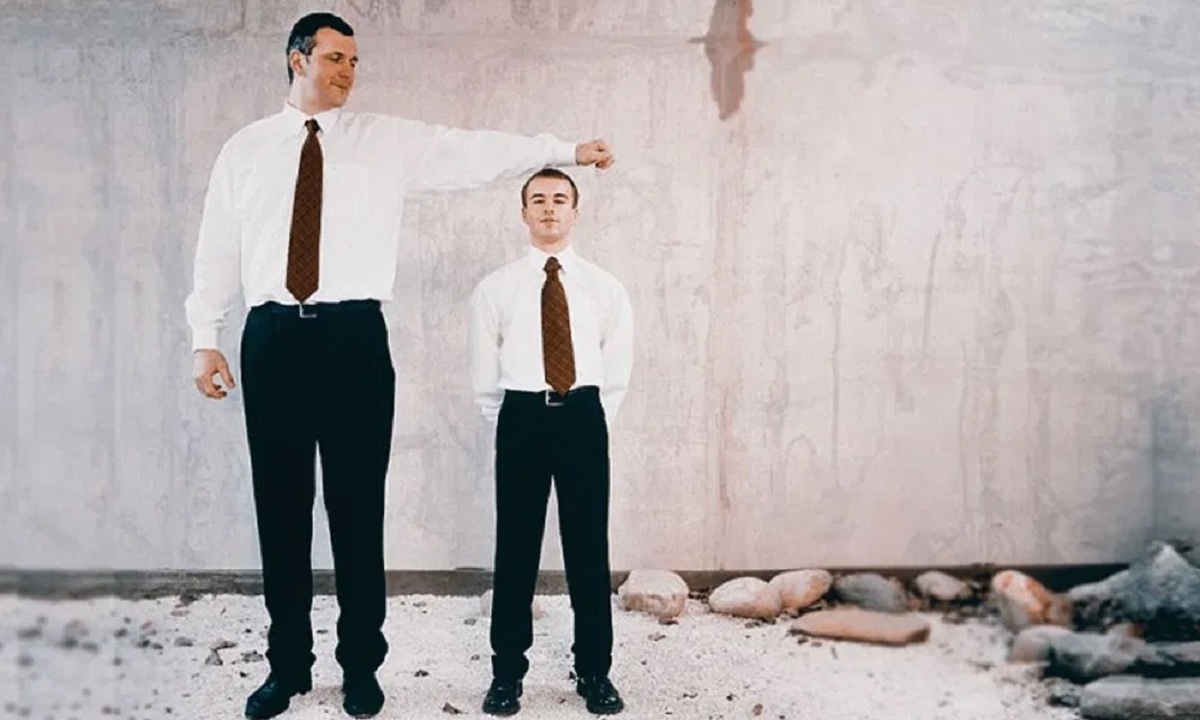 The most important interpretations of seeing a tall man in a dream by ...